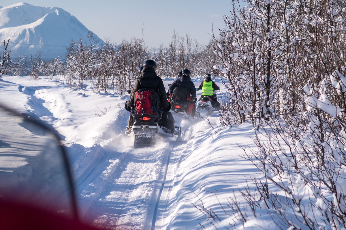 Snowmobile safari in amazing Lyngen Alps - Xlyngen